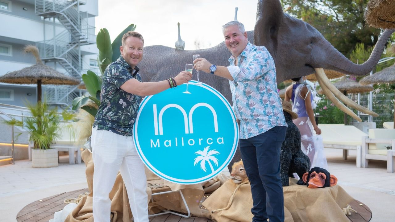 'Savannah Pool Club' reúne a más de 200 personas en su inauguración ...