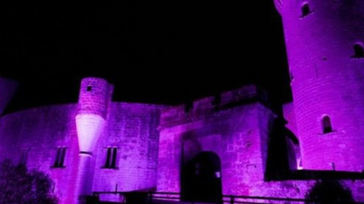 El Castell de Bellver se ilumina de morado - Mallorcadiario.com